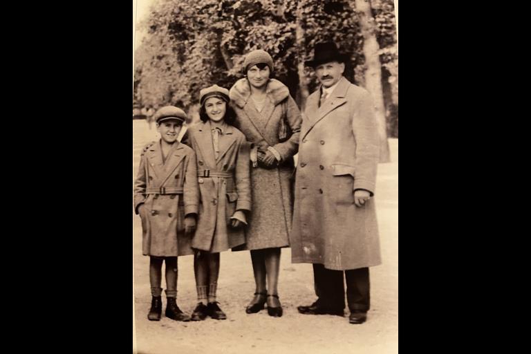 Nobel prize medal of DFT inventor Walter Kohn is up for auction | News ...